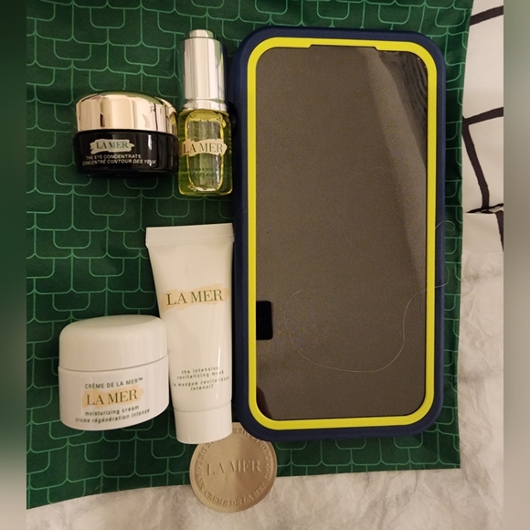 La Mer | Skincare | La Mer Travel Set With Makeup Bag Nib | Poshmark